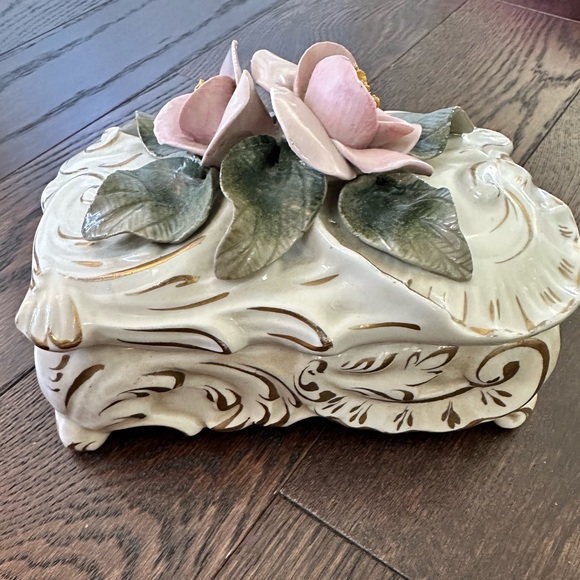 Capodimonte | Design | Capodimonte Porcelain Trinket Box With Applied ...